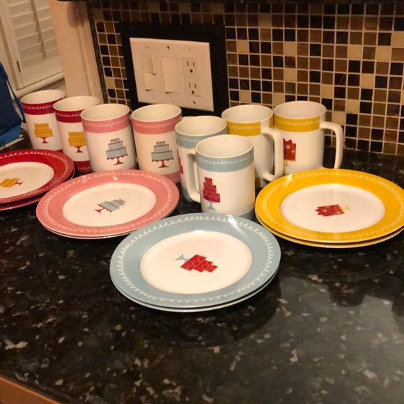 Cake Boss | Dining | Cake Boss Dessert Set 4 Cups 4 Cake Plates | Poshmark